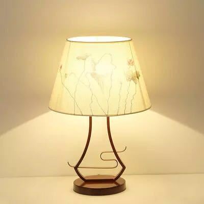 【商品仕様】■個口数：1 （〜40Wまで対応）■E26白熱球、電球型蛍光灯、LED電球使用可能■使用電球：1個（※電球は付属しておりません）■商品外寸：幅約38 x 高さ約58 (cm)※サイズの誤差は多少発生します。ご了承下さい。★在庫は...