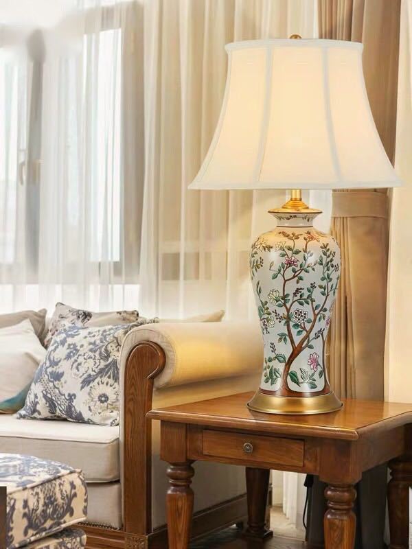 【商品仕様】■個口数：1 （〜40Wまで対応）■E26白熱球、電球型蛍光灯、LED電球使用可能■使用電球：1個（※電球は付属しておりません）■商品外寸：幅約42 ×高さ約72 (cm)※サイズの誤差は多少発生します。ご了承下さい。★在庫は日...