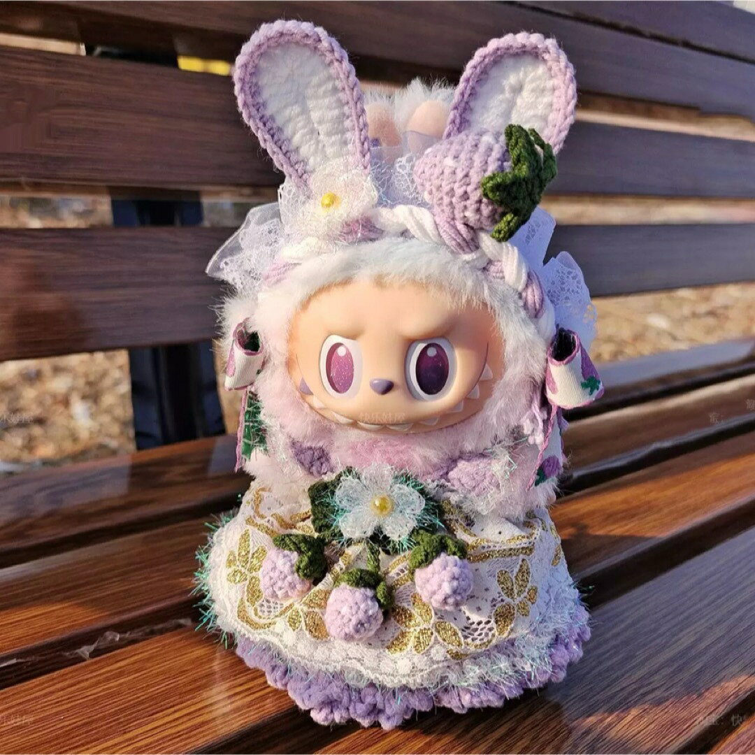 商品説明 POPMARTポップマートLABUBUラブブ商品は着替えのみ、labubu本体を付いてないです。ぬいぐるみは付属しておりません。セット内容1、頭飾り2、ワンピース※丁寧にお作りしていますが、素人ハンドメイド品の為縫い目のズレ、歪み...