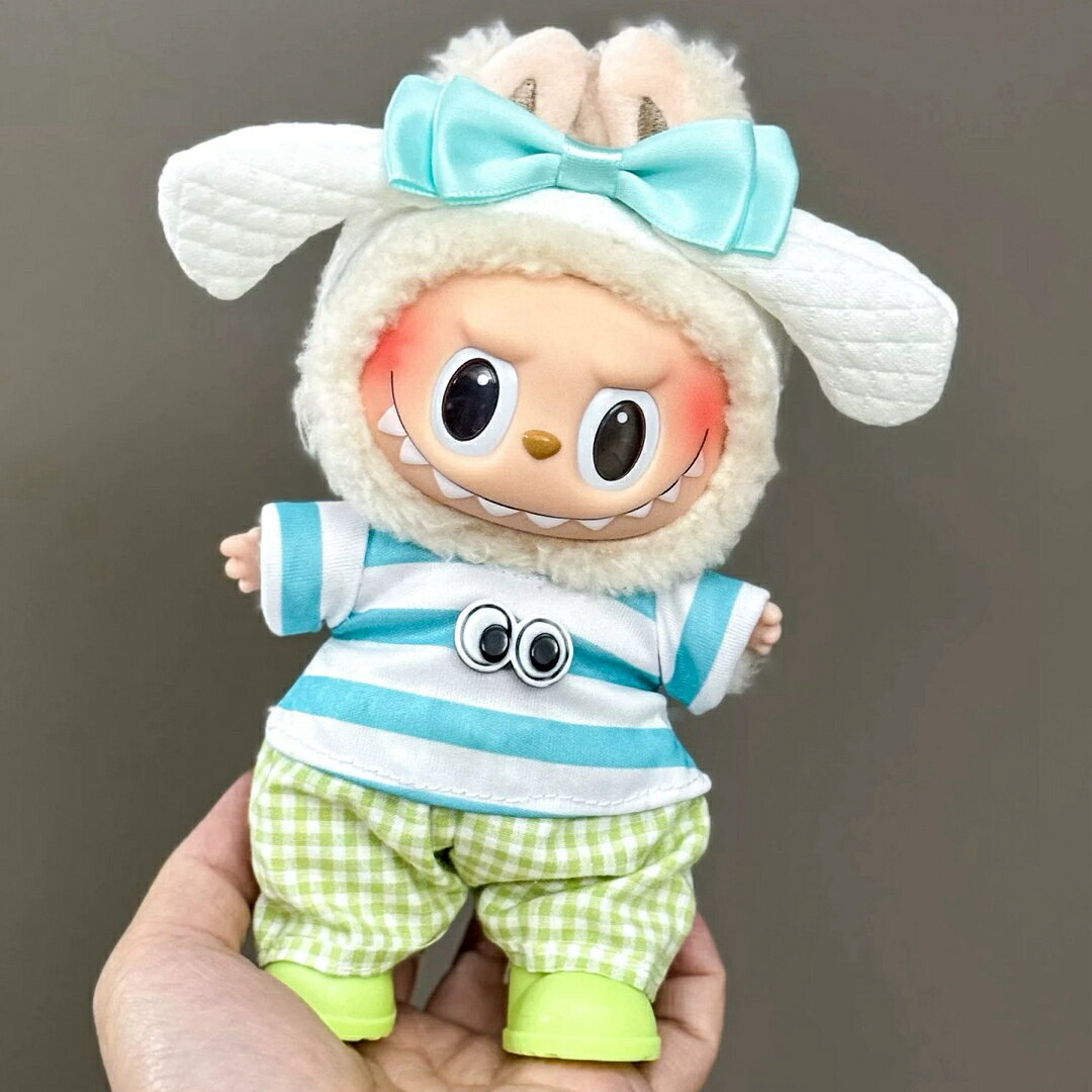 商品説明 POPMARTポップマートLABUBUラブブ商品は着替えのみ、labubu本体を付いてないです。ぬいぐるみは付属しておりません。セット内容1、頭飾り2、トップス3、ズボン4、靴※丁寧にお作りしていますが、素人ハンドメイド品の為縫い...