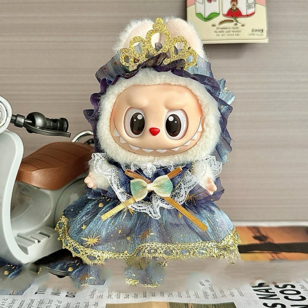 商品説明 POPMARTポップマートLABUBUラブブ商品は着替えのみ、labubu本体を付いてないです。ぬいぐるみは付属しておりません。セット内容1、頭飾り2、衣装3、靴※丁寧にお作りしていますが、素人ハンドメイド品の為縫い目のズレ、歪み...