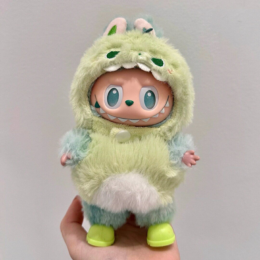 商品説明 POPMARTポップマートLABUBUラブブ商品は着替えのみ、labubu本体を付いてないです。ぬいぐるみは付属しておりません。セット内容1、頭飾り2、衣装3、靴※丁寧にお作りしていますが、素人ハンドメイド品の為縫い目のズレ、歪み...