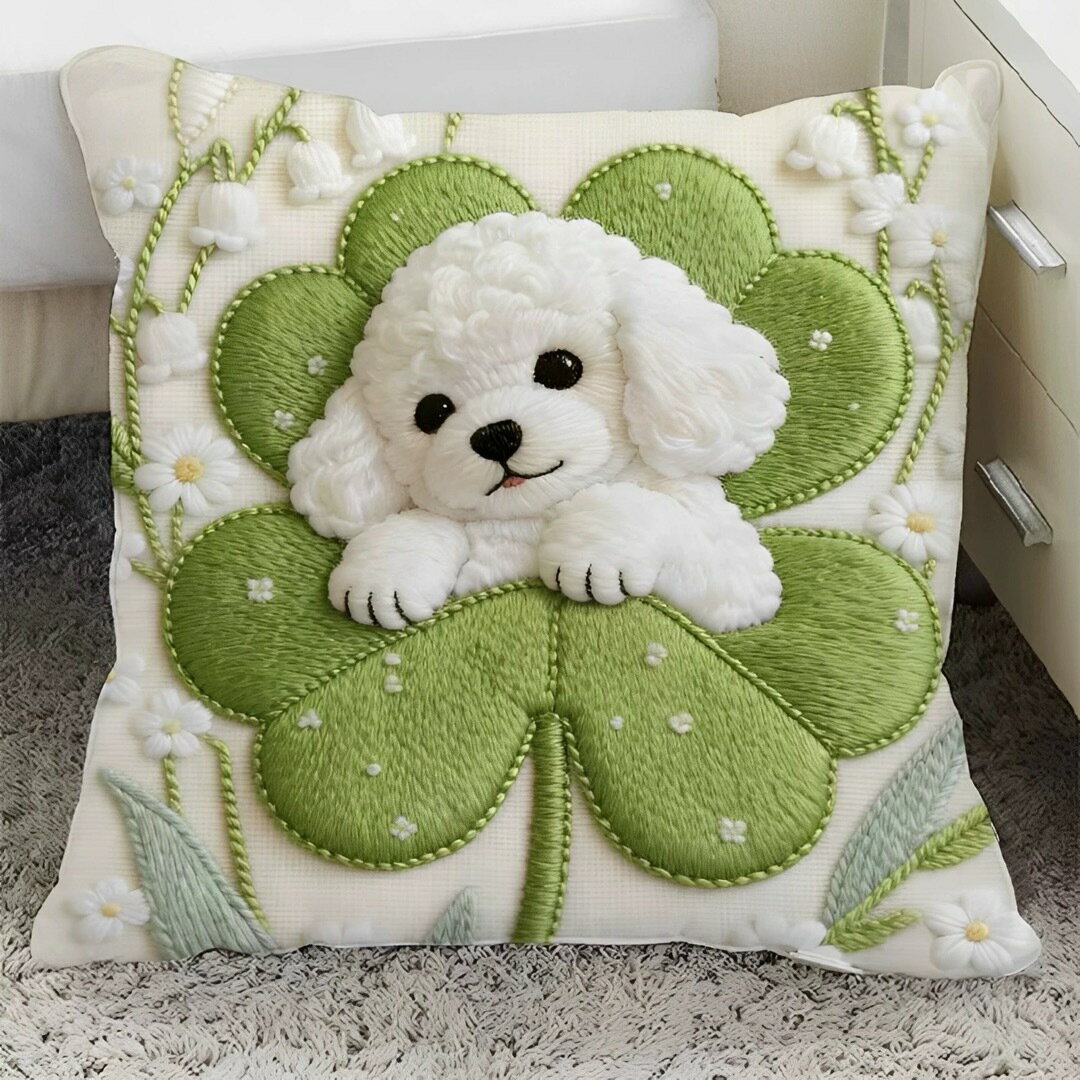 商品説明 可愛らしい子犬とクローバーモチーフをデザインしたクッションです。やさしいグリーンカラーとナチュラルな雰囲気で、お部屋を明るく癒しの空間に演出します。ソファやベッド、子供部屋のインテリアアクセントとしてもおすすめです。本商品は刺繍風...