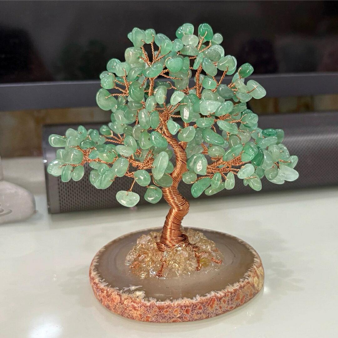 商品説明 高品質な素材を使用しすべて手作業で丁寧に仕上げた開運ツリーです天然水晶の美しさと職人の技術を生かしたハンドメイド作品です天然水晶の石と純銅線を使用し細部までこだわって制作されています重厚感のある天然瑪瑙の台座を使用し自然の美しさを...