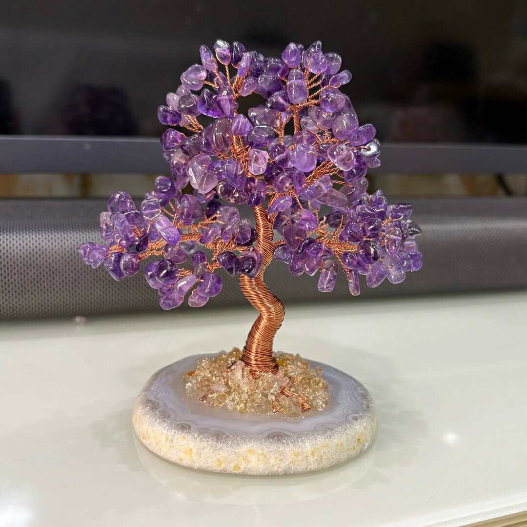 商品説明 高品質な素材を使用しすべて手作業で丁寧に仕上げた開運ツリーです天然水晶の美しさと職人の技術を生かしたハンドメイド作品です天然水晶の石と純銅線を使用し細部までこだわって制作されています重厚感のある天然瑪瑙の台座を使用し自然の美しさを...