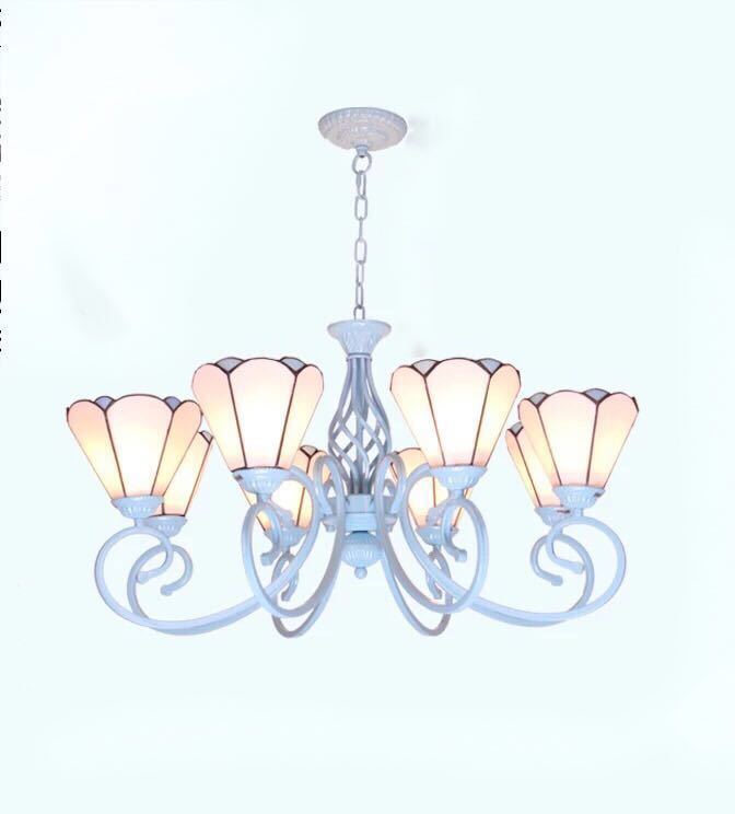 美しいガラスはどこから見ても華やかで美しい。繊細な造りの素敵なステンドランプ消灯時も素敵なインテリアになりますねサイズ ：約 幅82 x 高さ42 (cm）ワット数 ：電球60W×8個（E26）素材：ガラス、樹脂、合金、鉄★取付工事は電気工...