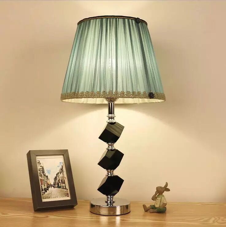 【商品仕様】■個口数：1 （〜40Wまで対応）■E26白熱球、電球型蛍光灯、LED電球使用可能■使用電球：1個（※電球は付属しておりません）【商品サイズ（単位約mm）】■商品外寸：幅約30×高さ約50(cm)※サイズの誤差は多少発生します。...