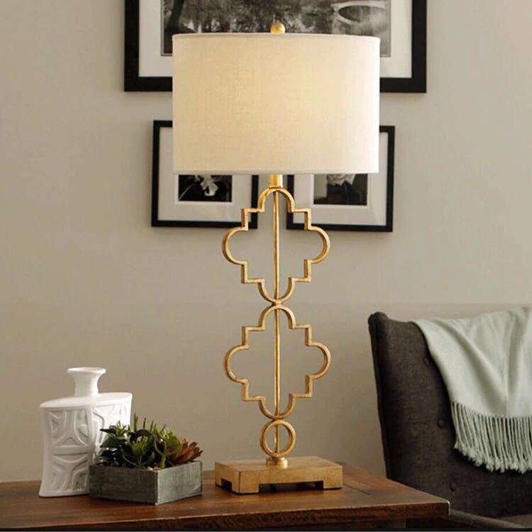 【商品仕様】■個口数：1 （〜40Wまで対応）■E26白熱球、電球型蛍光灯、LED電球使用可能■使用電球：1個（※電球は付属しておりません）■商品外寸：幅約35 ×高さ約75 (cm)※サイズの誤差は多少発生します。ご了承下さい。★在庫は日...