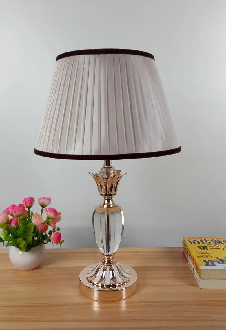 【商品仕様】■個口数：1 （〜40Wまで対応）■E26白熱球、電球型蛍光灯、LED電球使用可能■使用電球：1個（※電球は付属しておりません）石【商品サイズ（単位約mm）】■商品外寸：幅約33x 高さ約53 (cm)※サイズの誤差は多少発生し...