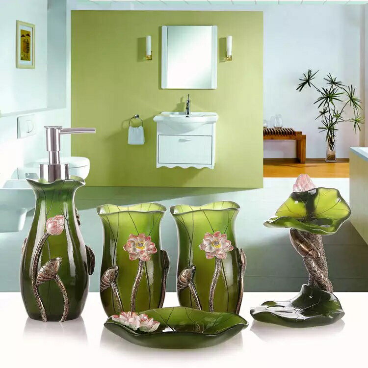 高級感のある落ち着いたデザインのサニタリーセット5点です。滅多にないお洒落な一品です。洗面所やバスルームがとってもオシャレになりますよ＜セット内容＞ディスペンサーx1点歯ブラシスタンドx1点ソープディッシュ x1点タンブラー カップx2点●...