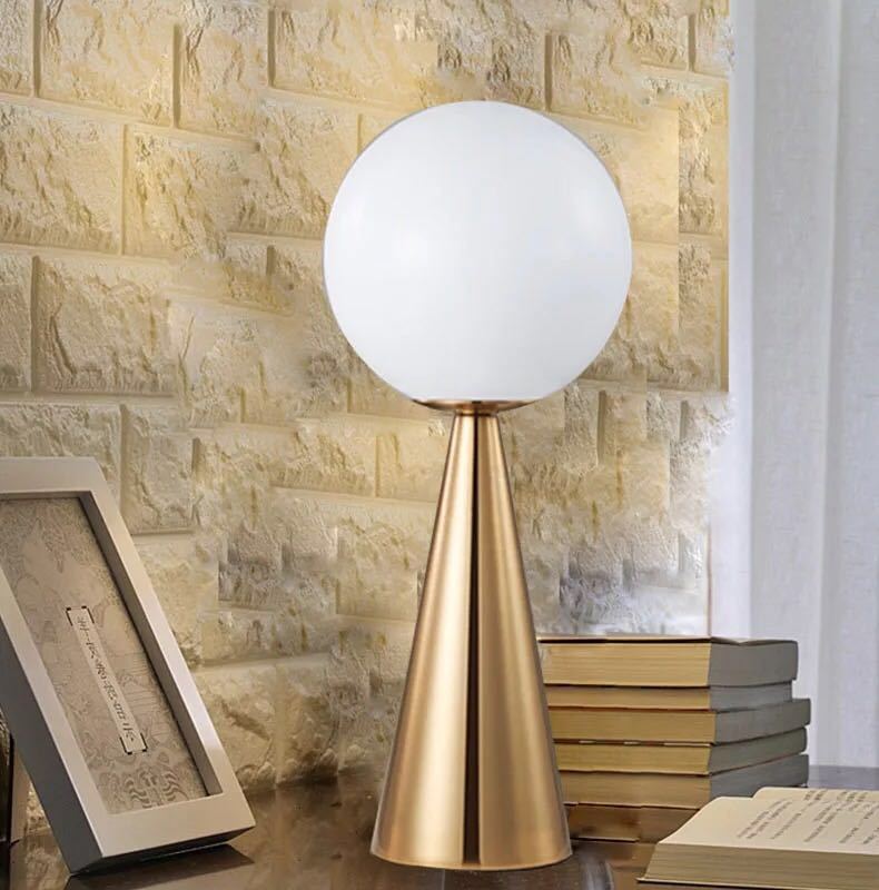 【商品仕様】■個口数：1 （〜40Wまで対応）■E26白熱球、電球型蛍光灯、LED電球使用可能■使用電球：1個（※電球は付属しておりません）【商品サイズ（単位約cm）】■商品外寸：幅約20 x 高さ約47（cm)※サイズの誤差は多少発生しま...