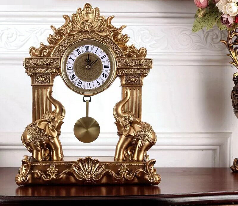 品格のあるインテリア空間をお求めの方にお薦めします。結婚、新築のお祝いにも最高デ〜スヨーロッパ風スタイルの重厚さとクラシックさが感じられる洗練されて製作された置時計です。豪華で独特なデザインに仕上げ、個性のある空間を演出したい方におすすめの...