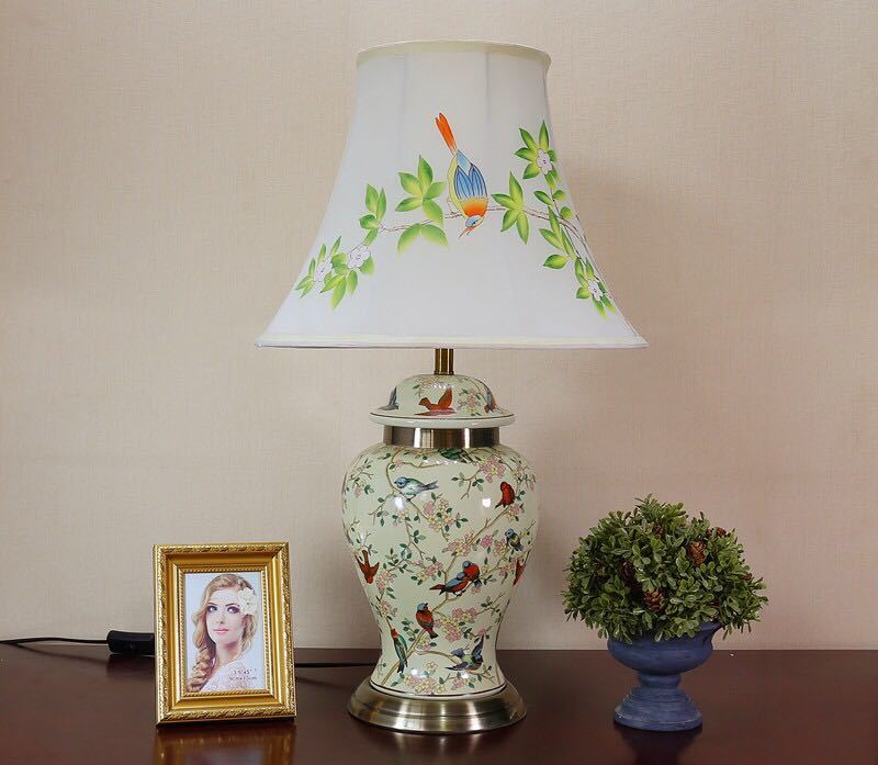 【商品仕様】■個口数：1 （〜40Wまで対応）■E26白熱球、電球型蛍光灯、LED電球使用可能■使用電球：1個（※電球は付属しておりません）■商品外寸：幅約38×高さ約66 (cm)色：写真1を参考ください※サイズの誤差は多少発生します。ご...