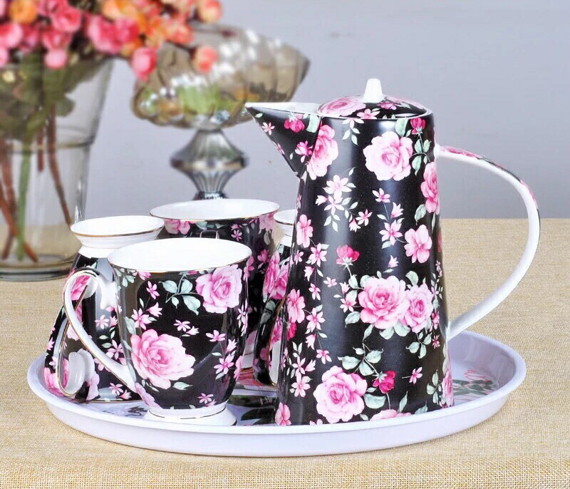 ノーブランド品素材・材質:陶器セット内容:カップx6点ティーポットx1点トレイx1点注意事項1、ご利用のPC環境により、実際の商品と色が異なる場合がございます。予めご了承ください。2、新品未使用品ですが、外箱に初期からのスレ、剥げ歪みなどあ...