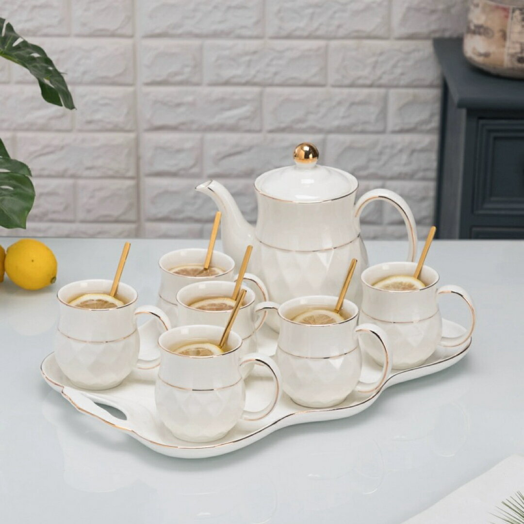 商品説明 材質:陶器&nbsp;セット内容:カップx6点(260ml)ティーポットx1点（1200ml)スプーンx6点トレーx1点☆☆★★★★★★★★★★★★★☆☆◆お客様のご覧になっているモニター等により多少色が異なる場合がございます。あ...