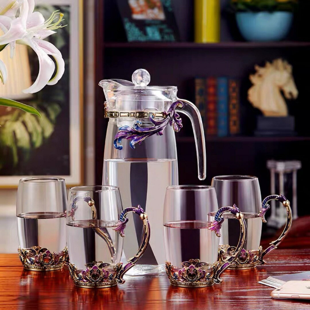 商品説明 素材・材質:カップ/耐熱ガラス（ガラス）セット内容:カップ4点&nbsp;(370ml)スプーンx4点ティーポットx1点&nbsp;（1300ml)☆☆★★★★★★★★★★★★★☆☆&nbsp;◆お客様のご覧になっているモニター等...