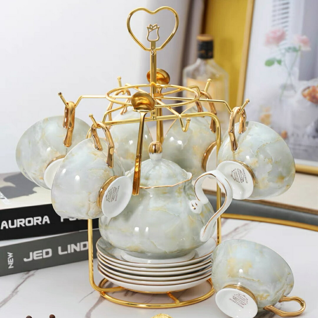 商品説明 材質:陶器セット内容:カップ＆ソーサー6客（200ml)ティーポットx1点(800ml)スプーン6点カップランクx&nbsp;1点☆☆★★★★★★★★★★★★★☆☆&nbsp;◆お客様のご覧になっているモニター等により多少色が異な...