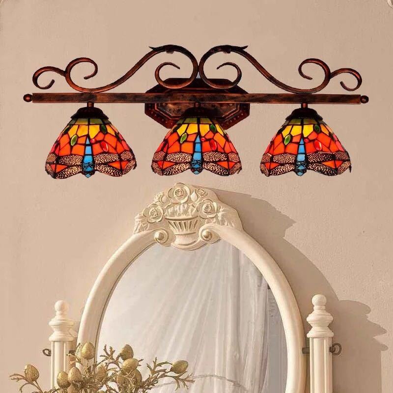 美しいガラスはどこから見ても華やかで美しい。繊細な造りの素敵なステンドランプ消灯時も素敵なインテリアになりますねサイズ：幅約63.5cmx高さ27cmワット数 ：電球40W×3個（E26）素材：ステンドグラス、樹脂、合金、鉄使用可能電球:L...