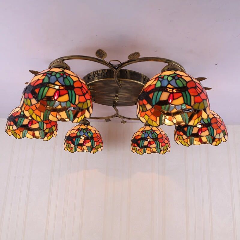 美しいガラスはどこから見ても華やかで美しい。繊細な造りの素敵なステンドランプ消灯時も素敵なインテリアになりますねサイズ：幅約65cmx高さ28cmワット数 ：　電球40W×5個（E26）素材：ガラス、樹脂、合金、鉄★取付工事は電気工事士にご...