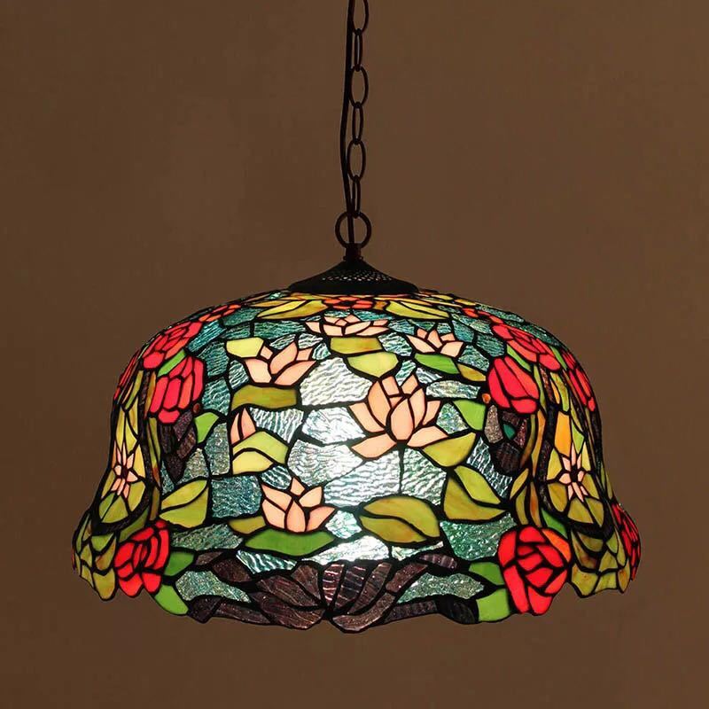 美しいガラスはどこから見ても華やかで美しい。繊細な造りの素敵なステンドランプ消灯時も素敵なインテリアになりますねサイズ：直径約45cmワット数 ：　電球40W×3個（E26）素材：ガラス、樹脂、合金、鉄★取付工事は電気工事士にご相談してくだ...