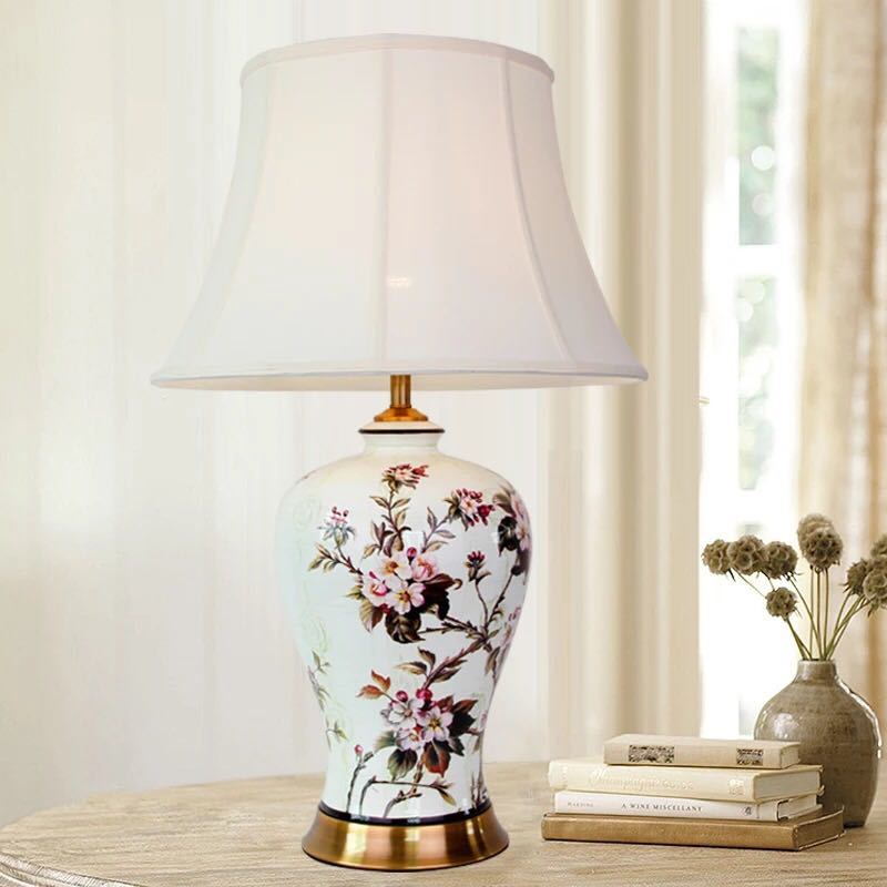 【商品仕様】■個口数：1 （〜40Wまで対応）■E26白熱球、電球型蛍光灯、LED電球使用可能■使用電球：1個（※電球は付属しておりません）■商品外寸：幅約45 x 高さ約72 (cm)※サイズの誤差は多少発生します。ご了承下さい。★在庫は...