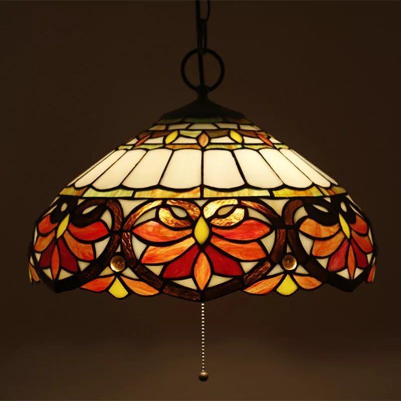 美しいガラスはどこから見ても華やかで美しい。繊細な造りの素敵なステンドランプ消灯時も素敵なインテリアになりますねサイズ ：約 幅40 x 高さ20（cm）ワット数 ：電球60W×3個（E26）素材：ガラス、樹脂、合金、鉄★取付工事は電気工事...