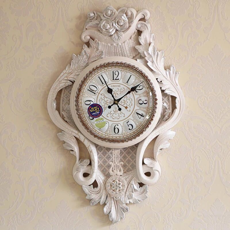 品格のあるインテリア空間をお求めの方にお薦めします。結婚、新築のお祝いにも最高デ〜スヨーロッパ風スタイルの重厚さとクラシックさが感じられる洗練されて製作された掛け時計です。豪華で独特なデザインに仕上げ、個性のある空間を演出したい方におすすめ...