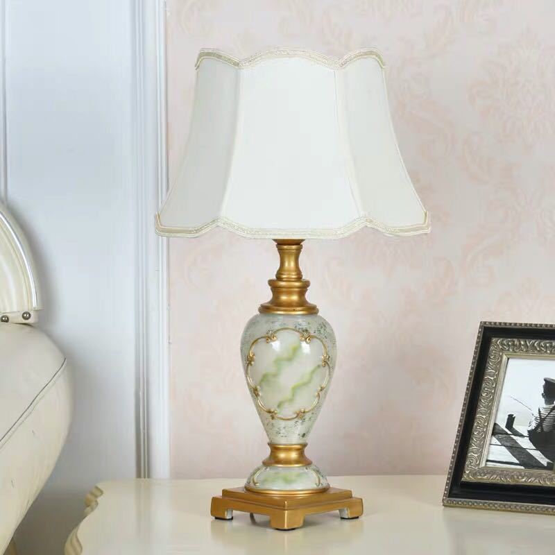 【商品仕様】■個口数：1 （〜40Wまで対応）■E26白熱球、電球型蛍光灯、LED電球使用可能■使用電球：1個（※電球は付属しておりません）■商品外寸：幅約30 x 高さ約52 (cm)※サイズの誤差は多少発生します。ご了承下さい。★購入後...