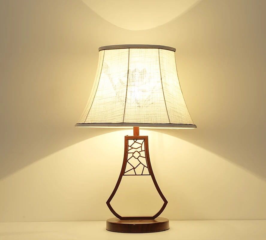【商品仕様】■個口数：1 （〜40Wまで対応）■E26白熱球、電球型蛍光灯、LED電球使用可能■使用電球：1個（※電球は付属しておりません）■商品外寸：幅約38 x 高さ約58 (cm)※サイズの誤差は多少発生します。ご了承下さい。★在庫は...