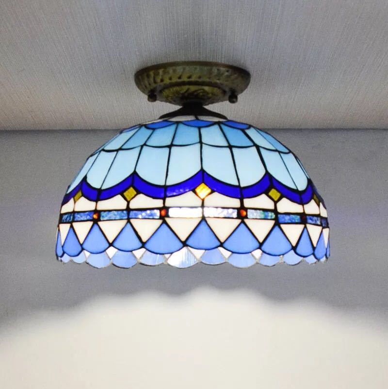 美しいガラスはどこから見ても華やかで美しい。繊細な造りの素敵なステンドランプ消灯時も素敵なインテリアになりますねサイズ ：約 幅30 x 高さ21 (cm）ワット数 ：電球40W〜60W×1個（E26）素材：ガラス、樹脂、合金、鉄★取付工事...