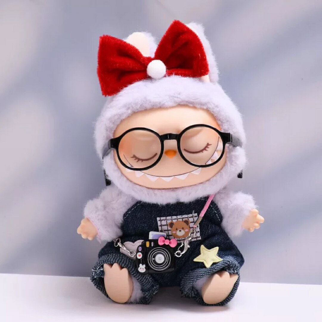商品説明 POPMARTポップマート&nbsp;LABUBU&nbsp;ラブブ商品は着替えのみ、labubu本体を付いてないです。セット内容☆リボン☆&nbsp;オーバーオール☆カメラ☆靴※丁寧にお作りしていますが、素人ハンドメイド品の為縫...