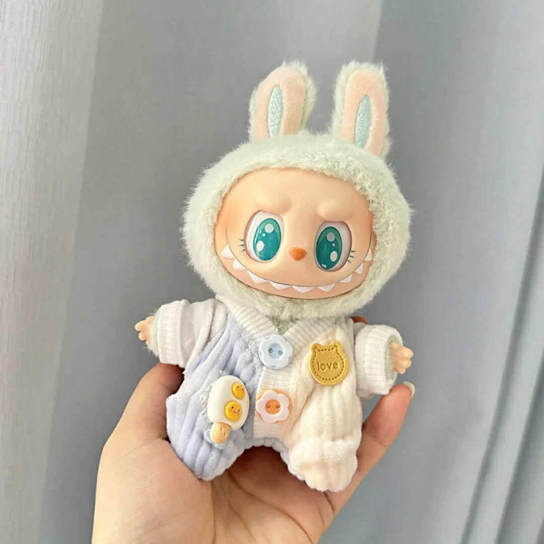 商品説明 POPMARTポップマート&nbsp;LABUBU&nbsp;ラブブ商品は着替えのみ、labubu本体を付いてないです。セット内容☆&nbsp;ロンパース※丁寧にお作りしていますが、素人ハンドメイド品の為縫い目のズレ、歪み、よれ等...