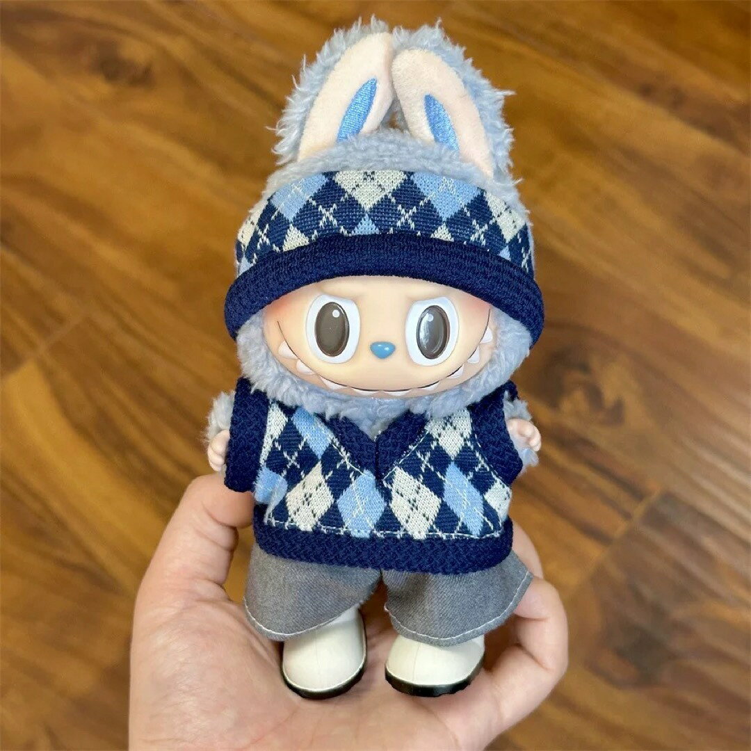 商品説明 POPMARTポップマート&nbsp;LABUBU&nbsp;ラブブ商品は着替えのみ、labubu本体を付いてないです。人形は含まれません。セット内容☆帽子☆トップス☆&nbsp;ズボン※丁寧にお作りしていますが、素人ハンドメイド...
