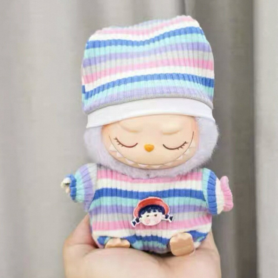 商品説明 POPMARTポップマート&nbsp;LABUBU&nbsp;ラブブ商品は着替えのみ、labubu本体を付いてないです。人形は含まれません。セット内容☆&nbsp;帽子☆服※丁寧にお作りしていますが、素人ハンドメイド品の為縫い目の...