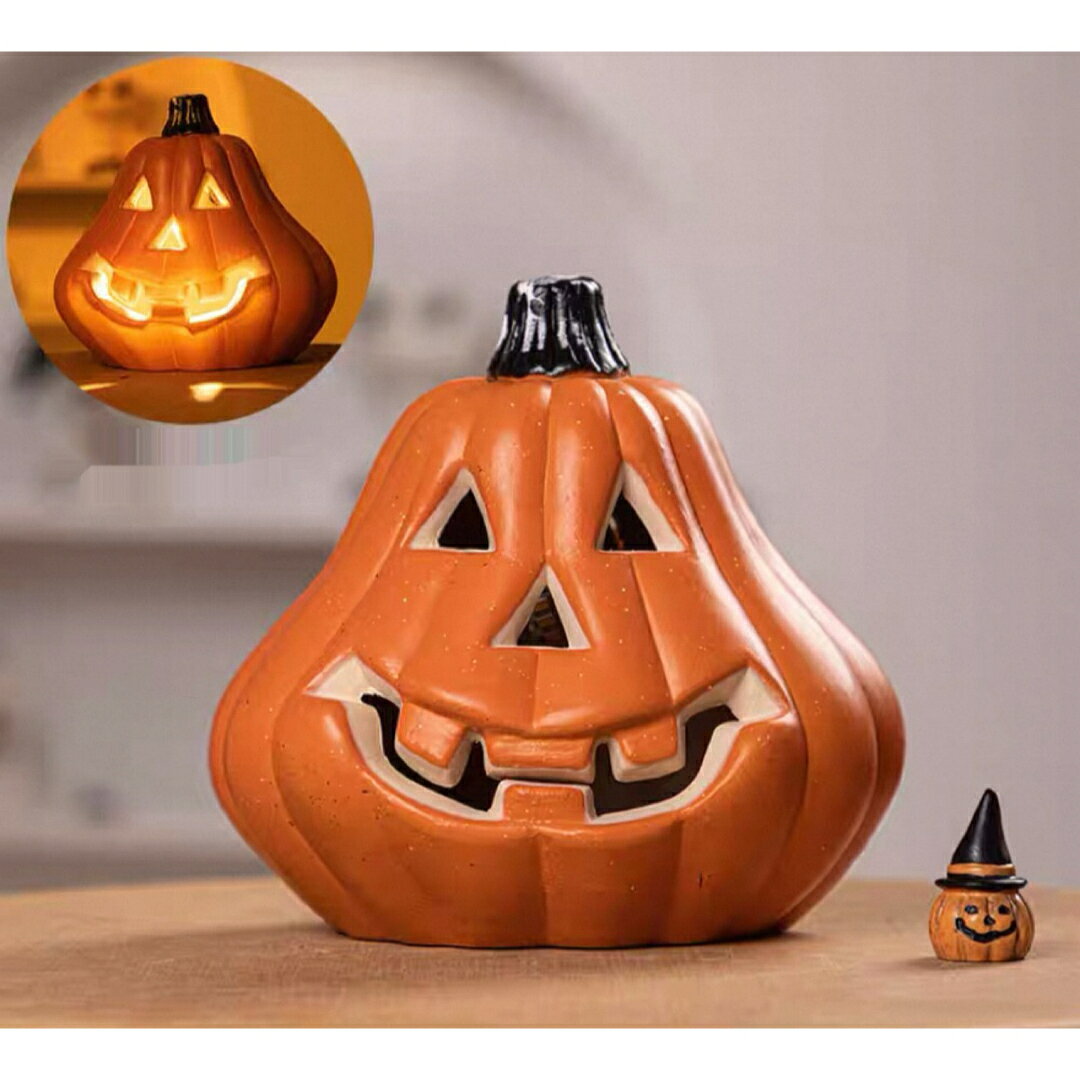 商品説明 こちらは高さ約20cm、幅約20cmのひょうたん型のジャックオーランタン型ハロウィン装飾です。ユニークで愛嬌のあるフォルムに、三角形の目と大きな笑顔がデザインされ、内部にライトを入れることで温かい光を放ち、夜の雰囲気を一層引き立て...