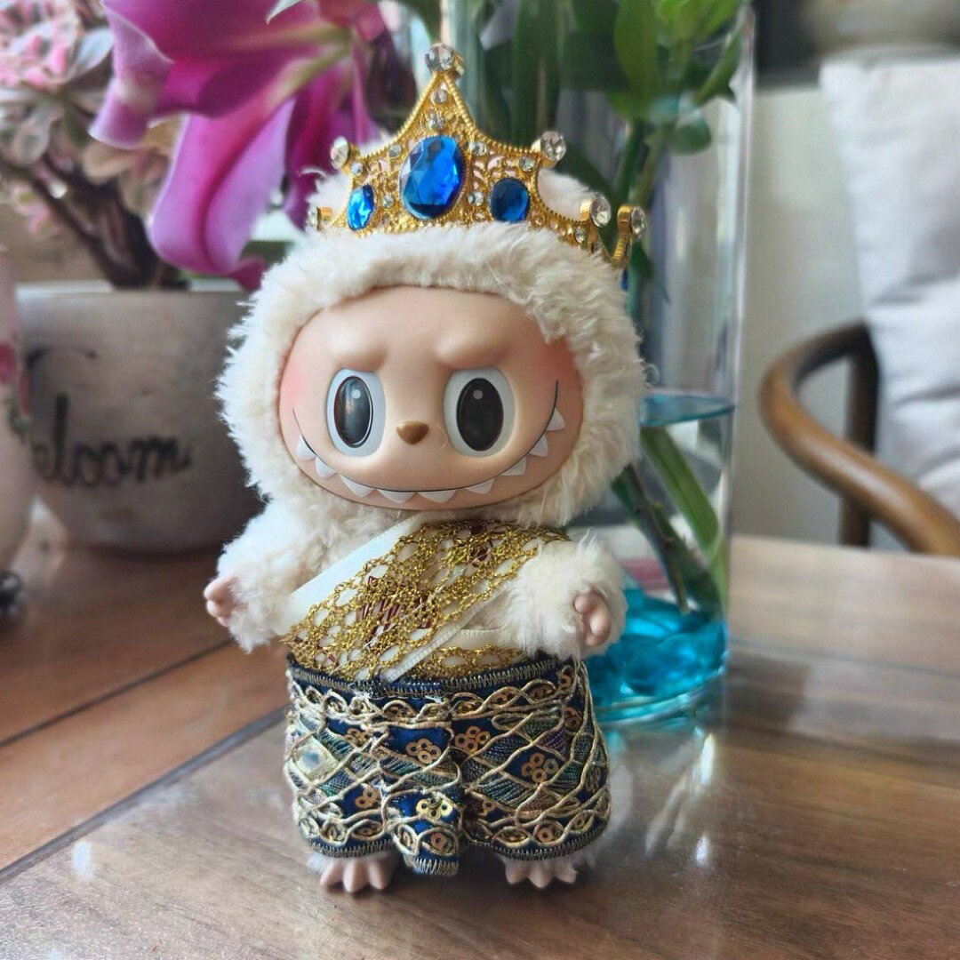 商品説明 POPMARTポップマート&nbsp;LABUBU&nbsp;ラブブ商品は着替えのみ、labubu本体を付いてないです。商品内容（人形は含まれません） 1.頭飾り 2.服 ※人形は含まれておりません。※丁寧にお作りしていますが、素...