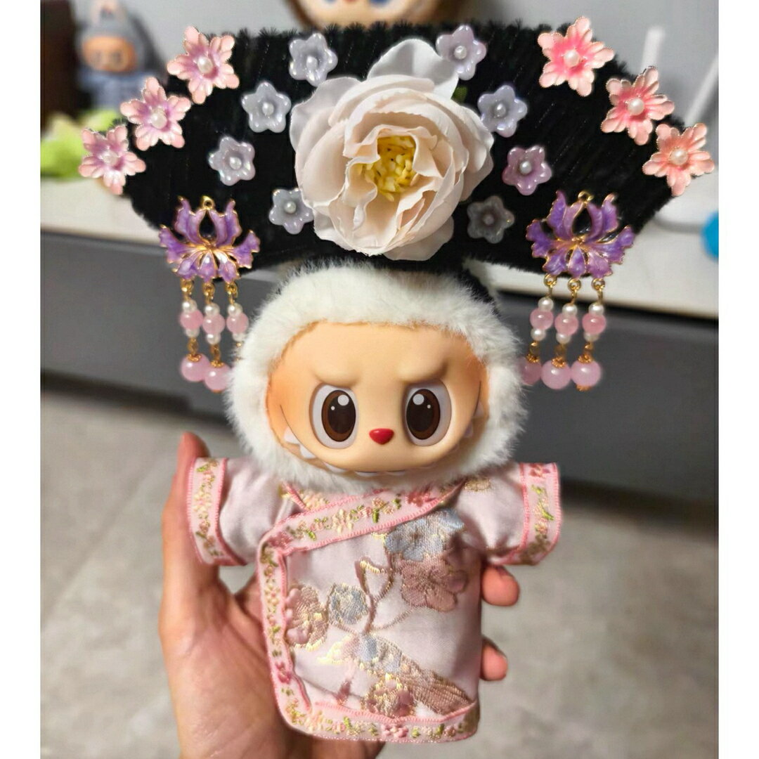 商品説明 POPMARTポップマート&nbsp;LABUBU&nbsp;ラブブ商品は着替えのみ、labubu本体を付いてないです。商品内容（人形は含まれません） 1.頭飾り 2.服 ※人形は含まれておりません。※丁寧にお作りしていますが、素...