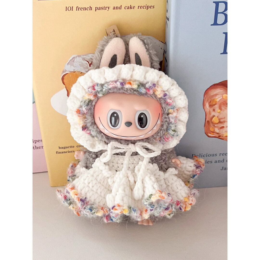 商品説明 POPMARTポップマート&nbsp;LABUBU&nbsp;ラブブ商品は着替えのみ、labubu本体を付いてないです。商品内容 ?服 ?頭飾り※人形は含まれておりません。※丁寧にお作りしていますが、素人ハンドメイド品の為縫い目の...
