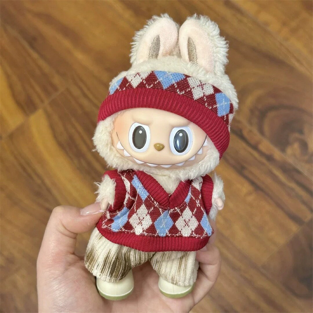 商品説明 POPMARTポップマート&nbsp;LABUBU&nbsp;ラブブ商品は着替えのみ、labubu本体を付いてないです。人形は含まれません。セット内容☆帽子☆トップス☆&nbsp;ズボン※丁寧にお作りしていますが、素人ハンドメイド...