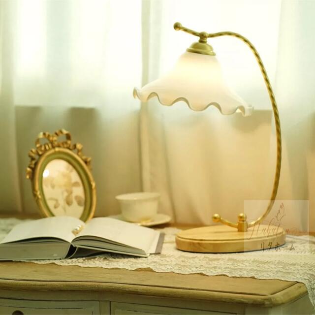 商品説明 【商品仕様】■個口数：1 （〜40Wまで対応）■E26白熱球、電球型蛍光灯、LED電球使用可能■使用電球：1個（※電球は付属しております）■商品外寸：幅約23、×高さ約43.5 (cm)☆☆★★★★★★★★★★★★★☆☆◆お客様の...