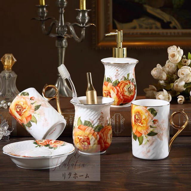 商品説明 高級感のある落ち着いたデザインのサニタリーセット5点です。滅多にないお洒落な一品です。洗面所やバスルームがとってもオシャレになりますよ＜セット内容＞ディスペンサーx1点歯ブラシスタンドx1点ソープディッシュ x1点タンブラー カッ...