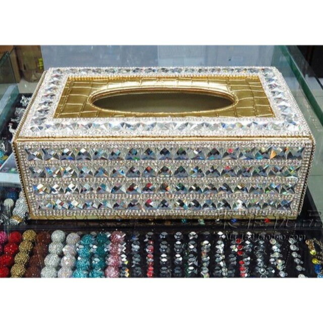 商品説明 輝く取出し口とラインストーンはキラキラしている感じです。上品で高級感のある仕上がりになって、インテリア性にも優れた商品です。●商品サイズ：26x14x9cm&nbsp;&nbsp;&nbsp;&nbsp;&nbsp;&nbsp;●...