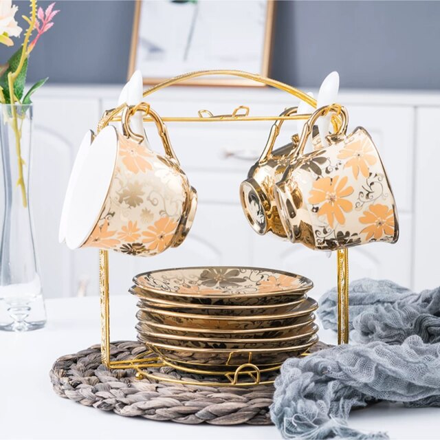 商品説明 素材・材質:陶器&nbsp;セット内容:カップ＆ソーサーx4客カップランクx1点スプーンx4点☆☆★★★★★★★★★★★★★☆☆&nbsp;◆お客様のご覧になっているモニター等により多少色が異なる場合がございます。あらかじめご了承...