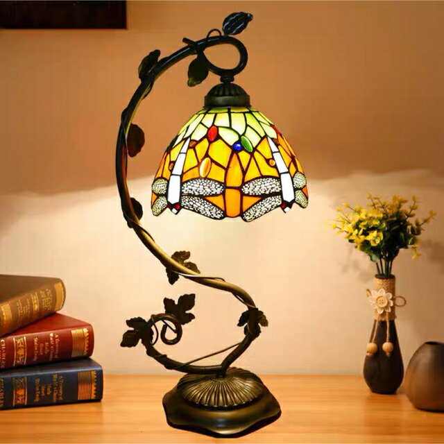 商品説明 美しいガラスはどこから見ても華やかで美しい。繊細な造りの素敵なステンドランプ消灯時も素敵なインテリアになりますねサイズ&nbsp;：幅25&nbsp;x&nbsp;高さ52&nbsp;cmワット数&nbsp;：40w&nbsp;（...