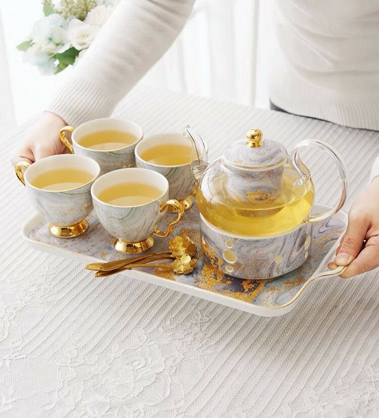 高級ティーカップ＆ソーサー 4客セット 陶器．食器 お皿 ティーカップ＆ソーサー 素材・材質:陶器セット内容:カップ＆ソーサー4客ティーポットx1点スタンドx1点トレーx1点☆☆★★★★★★★★★★★★★☆☆◆お客様のご覧になっているモニタ...