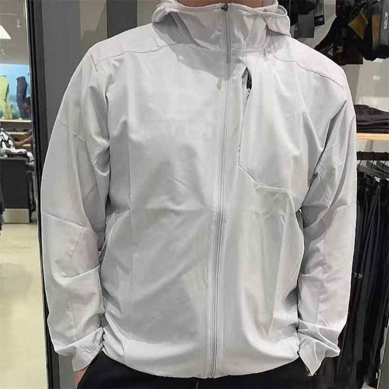 ジャケット アウトドア 軽量 防水 防風 スキンフィット 伸縮性 吸湿速乾 通気性 耐久性・カテゴリ: 軟殻衣・対象: カップル・用途: 登山.徒歩.郊遊.自驾遊.野営・機能: 防風.防紫外線.透気.防水.耐磨・カラー展開: 黒.原子灰・サ...