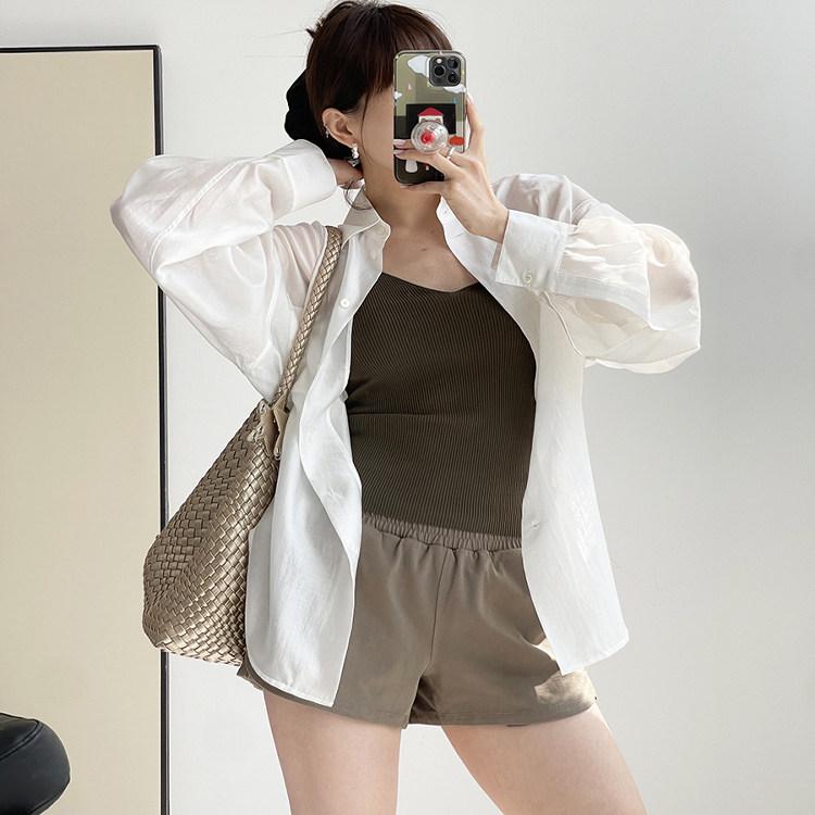 シャツ ゆったり UVカット 薄透け イージーケア レイヤード トップス 軽量 吸湿速乾 通勤 普段使い カジュアル・・フィット: ・機能: 保温・袖丈: 長袖・襟型: スタンドカラー・袖型: ストレート・着丈: 標準・柄: 無地・主な素材...