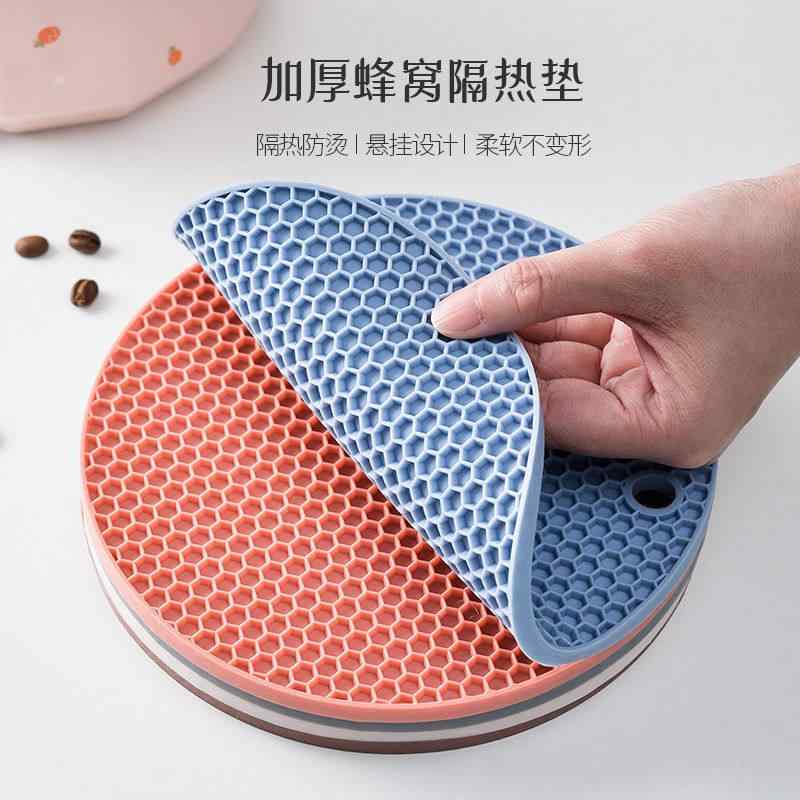 耐熱マット シリコン 食卓用 コップ置きパッド 保温カップマット 家庭用キッチン用品 砂鍋対応 耐高温 柔軟素材 滑り止め 洗いやすい・スタイル: 北欧・柄: 無地・形状: 円形・素材: プラスチック・用途: キッチン・サイズ: 18cm・...
