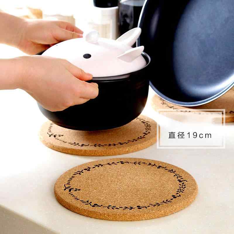 耐熱パッド 土鍋用 円形木製 断熱 防滑 加厚 耐高温 防烫 キッチン雑貨 食卓用 滑り止め 熱保護 厚手 鍋底保護 卓上マット・素材: 木・スタイル: 欧風・形状: 円形・: 復古・適用スペース: キッチン・展開: 花環(19cm).円環...