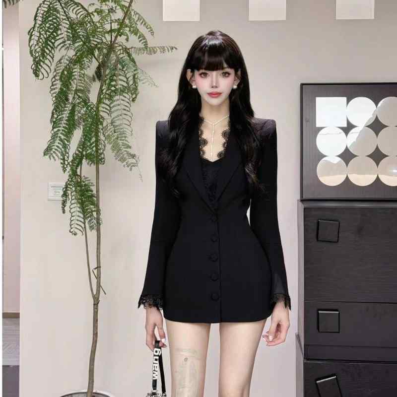 レディース 秋 セクシー レース 収腰 スリム トップス フレンチ スタイル 上品 軽量 素材 伸縮性 ブラウス シャツ ファッション アイテム・・フィット: スリム・要素: レース・袖丈: 長袖・ネックライン: Vネック・前開き: 単排扣...